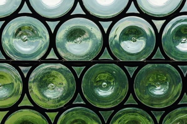The History of Glass: From Antiquity to Modern Windows MS więcej niż OKNA